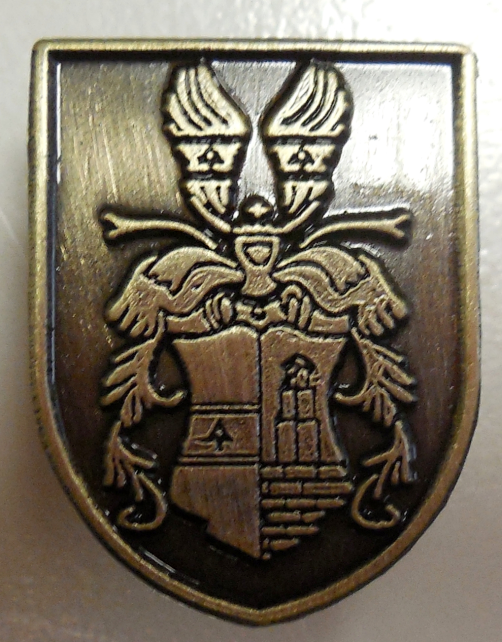 The designing of a personal and a family coat of arms | Alerion